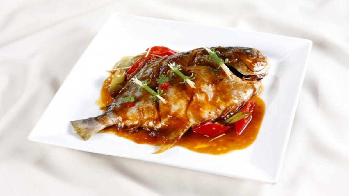 Red Pacu Braised with Ginger and Chili – Authentic Vietnamese Recipe